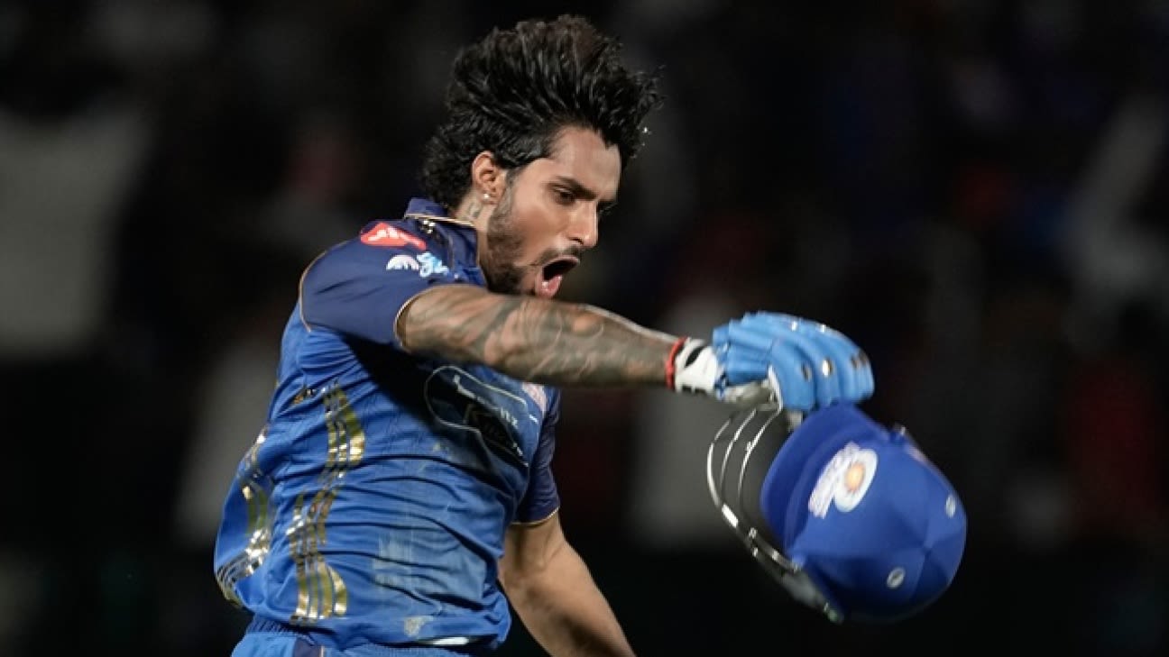 MI 205/4 (19.5 ov, तिलक वर्मा 75*, विल जैक्स 25*, जेवियर बार्टलेट 0/53 ...
