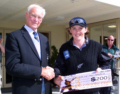 Walter Hadlee presents the player of the match cheque on behalf of ...