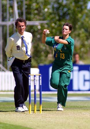South African bowler Sunette Viljoen makes a delivery | ESPNcricinfo.com