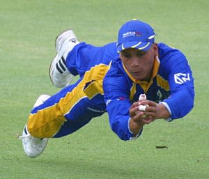 Great fielding from Henry Davids | ESPNcricinfo.com