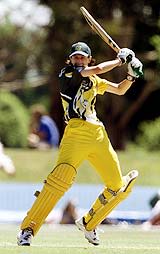 Lisa Keightley in action | ESPNcricinfo.com