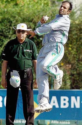Rana Naved-ul-Hasan bowls in a domestic match in Lahore | ESPNcricinfo.com