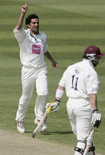 Kabir Ali celebrates dismissing Jonathan Moss | ESPNcricinfo.com