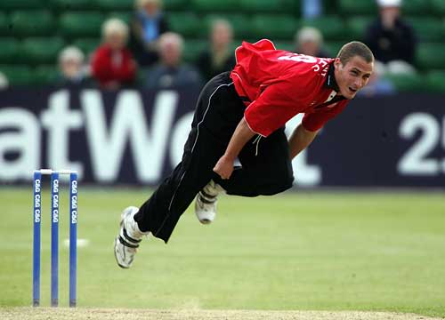 Simon Jones in action | ESPNcricinfo.com
