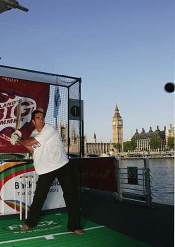 Kevin Pietersen hits a ball across the Thames | ESPNcricinfo.com