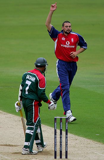 Steve Harmison celebrates a wicket | ESPNcricinfo.com
