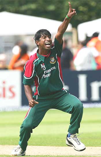 Tapash Baisya appeals successfully for the wicket of Ricky Ponting ...
