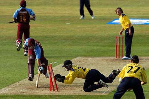 Ismail Dawood runs out Ant Botha | ESPNcricinfo.com