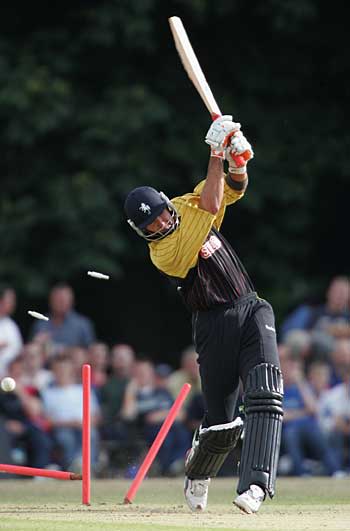 Justin Kemp has his stumps shattered | ESPNcricinfo.com