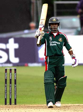 Khaled Mashud celebrates half-century | ESPNcricinfo.com