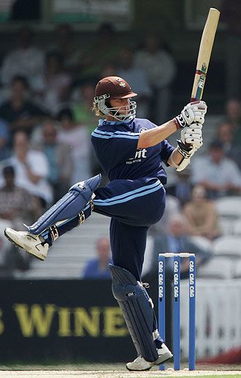 Jonathan Batty pulls | ESPNcricinfo.com