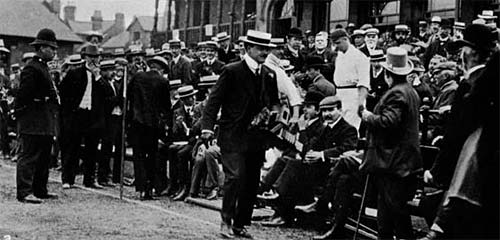 Tom Hayward threds his way through the crowd | ESPNcricinfo.com
