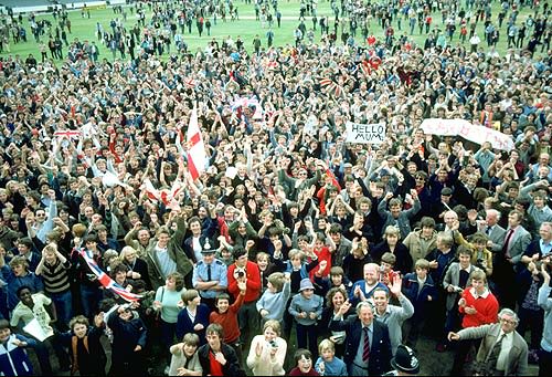 Jubilant England supporters | ESPNcricinfo.com