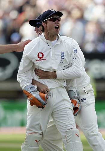 Geraint Jones roars after taking the winning catch | ESPNcricinfo.com