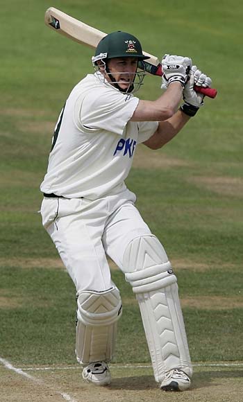 David Hussey pulls for four | ESPNcricinfo.com