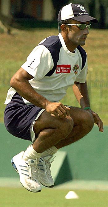 Khaled Mashud takes the aerial approach to training | ESPNcricinfo.com