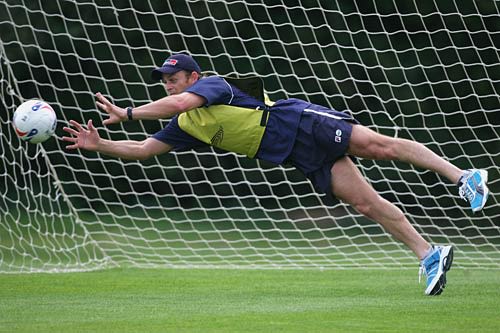 Adam Gilchrist tries to catch a bigger ball | ESPNcricinfo.com
