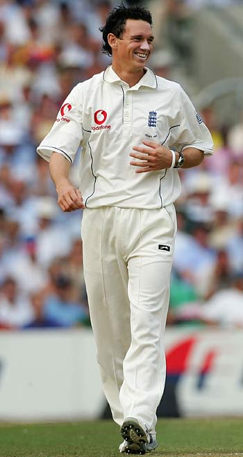 England substitute Gary Pratt ... with Ricky Ponting nowhere in sight ...