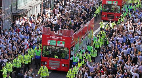 The open-topped bus weaves through the crowds | ESPNcricinfo.com