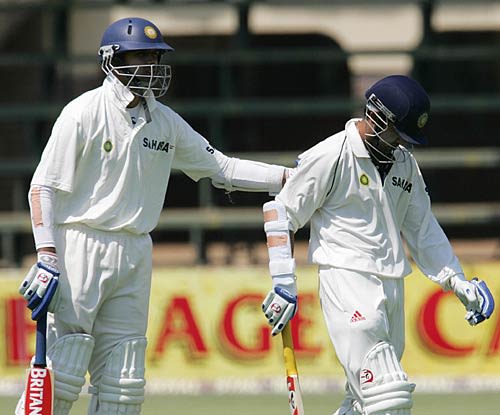 Rahul Dravid consoles Gautam Gambhir | ESPNcricinfo.com