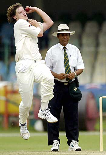 Nathan Bracken winds up against Pakistan A | ESPNcricinfo.com