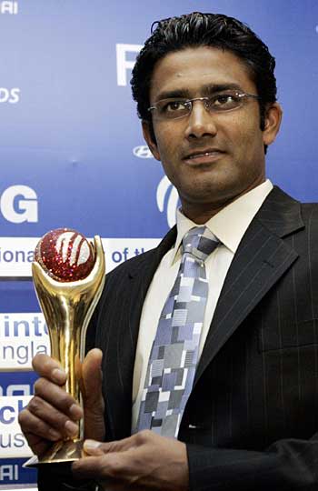 Anil Kumble poses with one of the 2005 ICC Awards | ESPNcricinfo.com