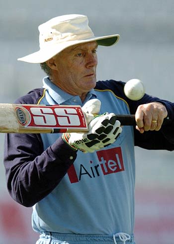 Greg Chappell gives some catching practice | ESPNcricinfo.com