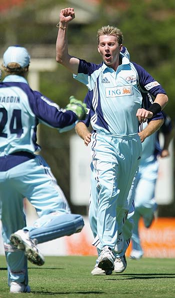Brett Lee celebrates the wicket of Matthew Elliott | ESPNcricinfo.com