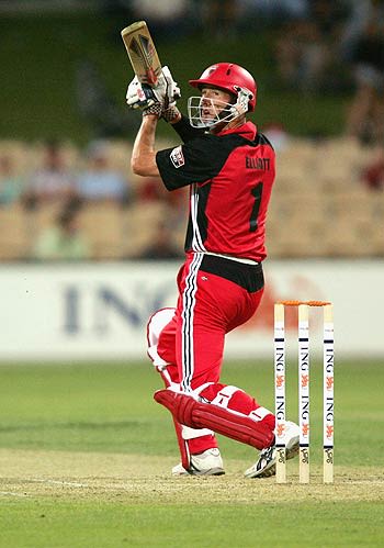 Matthew Elliott uppercuts as South Australia begin their chase ...