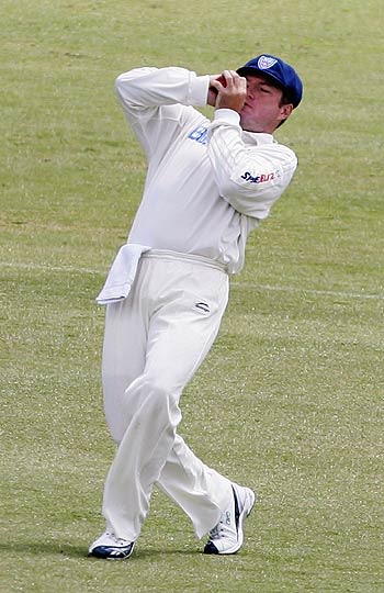 Stuart MacGill takes a good catch in the deep | ESPNcricinfo.com