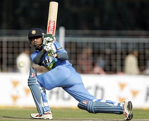 Mohammad Kaif hits a four as India speed towards victory | ESPNcricinfo.com