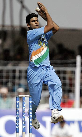 RP Singh took an impressive 4 for 35 against Sri Lanka | ESPNcricinfo.com