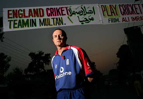 Shaun Udal is welcomed to Multan | ESPNcricinfo.com