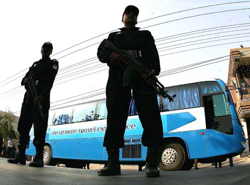 Elite Punjab Police guard England's team hotel in Multan | ESPNcricinfo.com