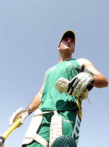 Graeme Smith poses in the nets | ESPNcricinfo.com