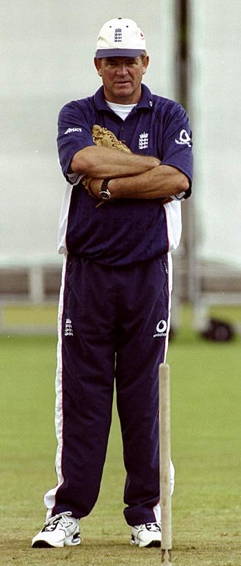 Bob Cottam oversees a net session | ESPNcricinfo.com