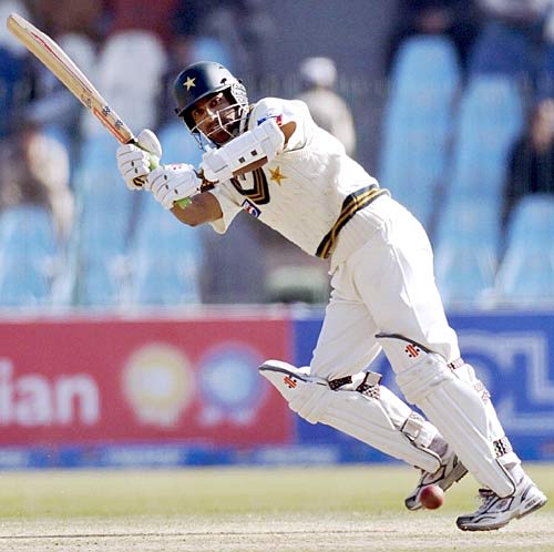 Mohammad Yousuf clips to leg | ESPNcricinfo.com