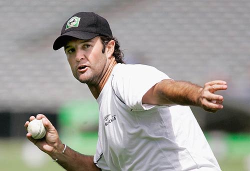 Nathan Astle practices his fielding | ESPNcricinfo.com