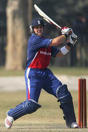 Matt Prior pulls during his 72 | ESPNcricinfo.com