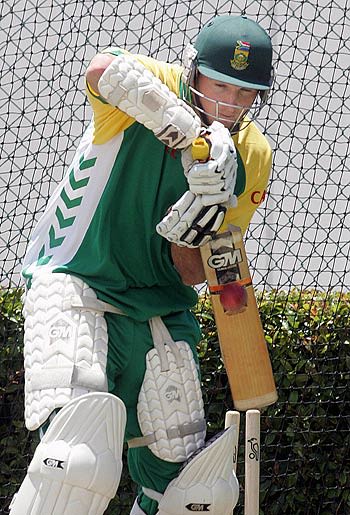 Graeme Smith bats at the WACA nets | ESPNcricinfo.com