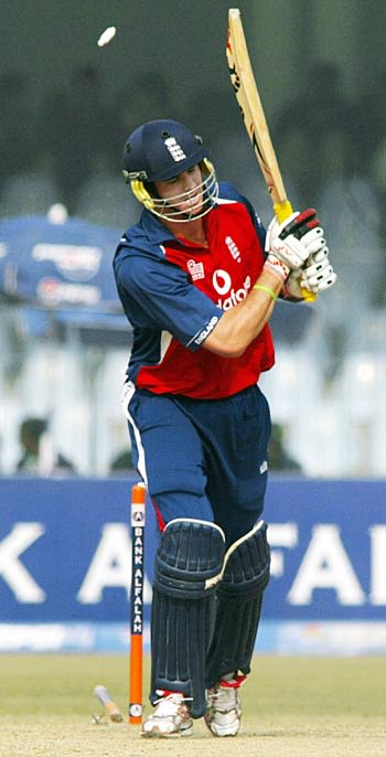 Kevin Pietersen loses his off stump for 28 | ESPNcricinfo.com