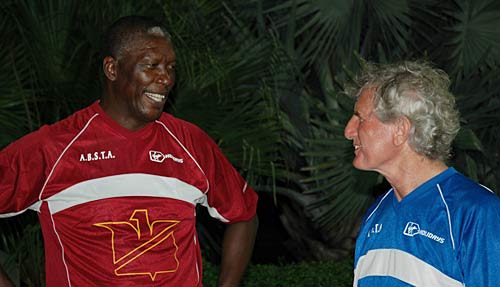 John Snow chats to Joel Garner in Antigua | ESPNcricinfo.com