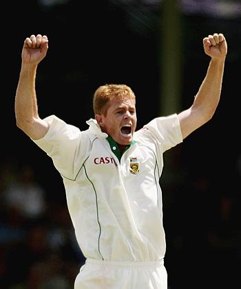 Shaun Pollock celebrates after dismissing Ricky Ponting | ESPNcricinfo.com