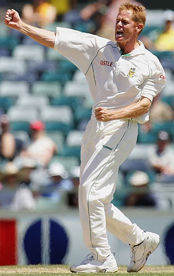 Shaun Pollock celebrates after dismissing Michael Hussey | ESPNcricinfo.com
