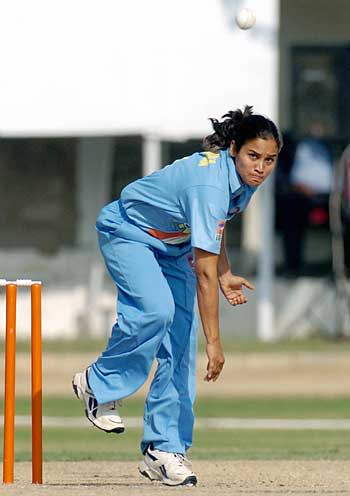 Amita Sharma bowls during the second Asia Cup match | ESPNcricinfo.com