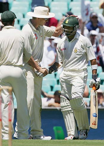Brett Lee congratulates Ashwell Prince on his century | ESPNcricinfo.com