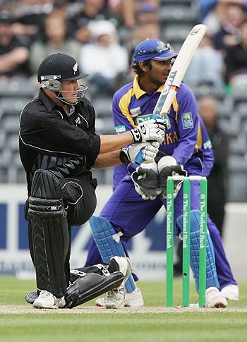 Peter Fulton sweeps the spinners | ESPNcricinfo.com