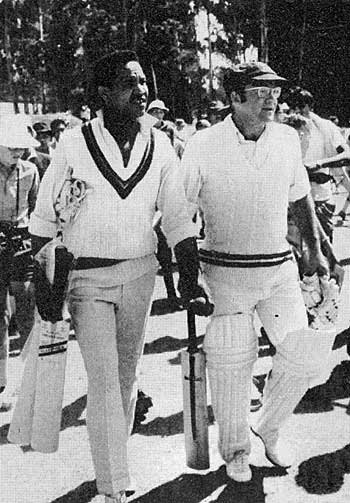 Garry Sobers with Eddie Barlow in Rhodesia | ESPNcricinfo.com