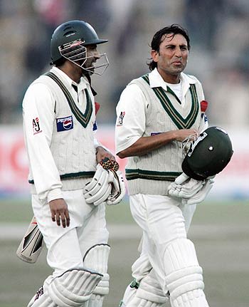 Mohammad Yousuf and Younis Khan took Pakistan to a commanding position ...