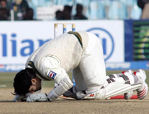 Mohammad Yousuf pays his respects on reaching his century ...
